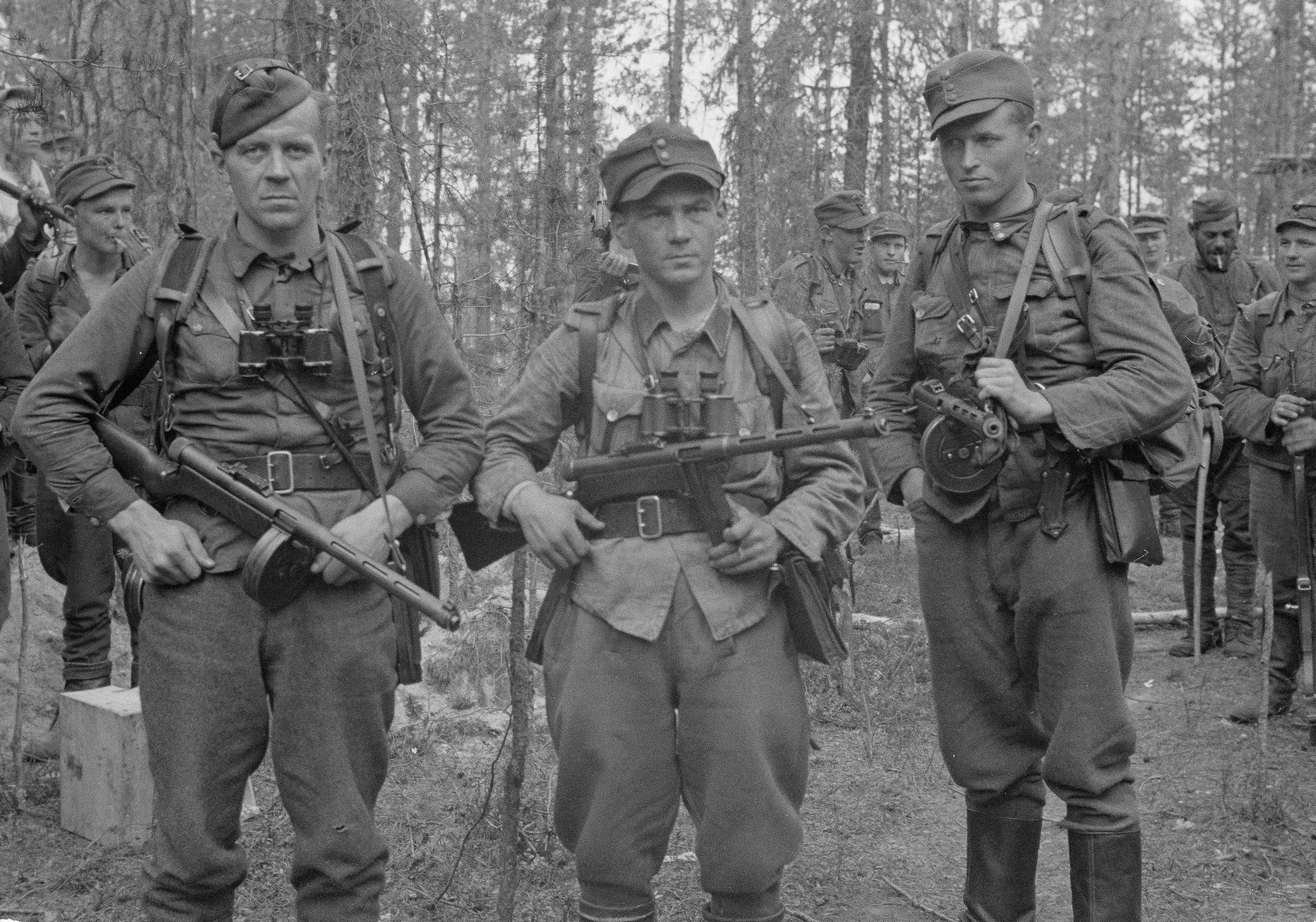 Historical Weapons Hub | Suomi KP-31 Submachine Gun