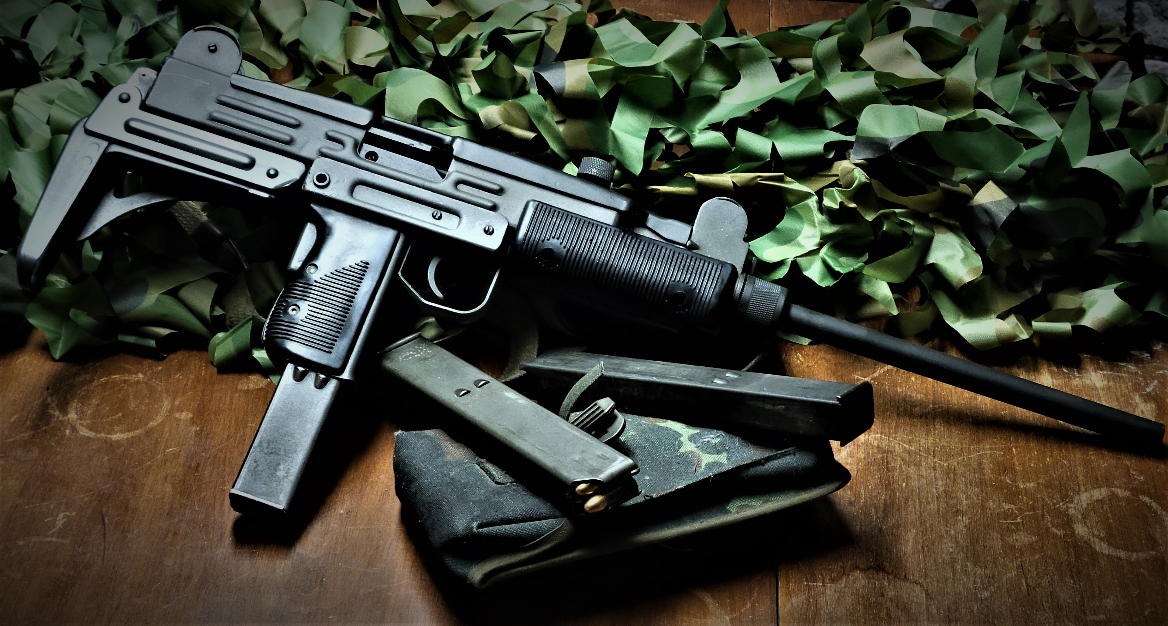 Historical Weapons Hub | Uzi Submachine Gun