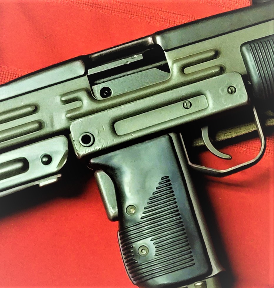 Historical Weapons Hub | Uzi Submachine Gun