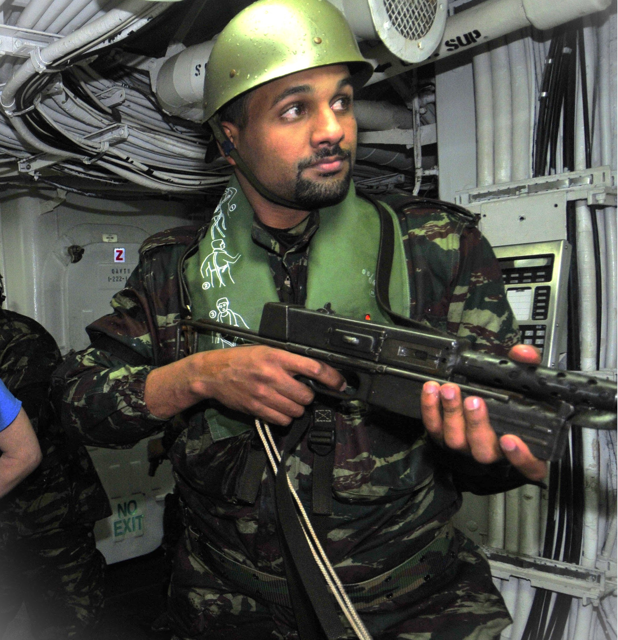 Historical Weapons Hub | MAT-49 Submachine Gun