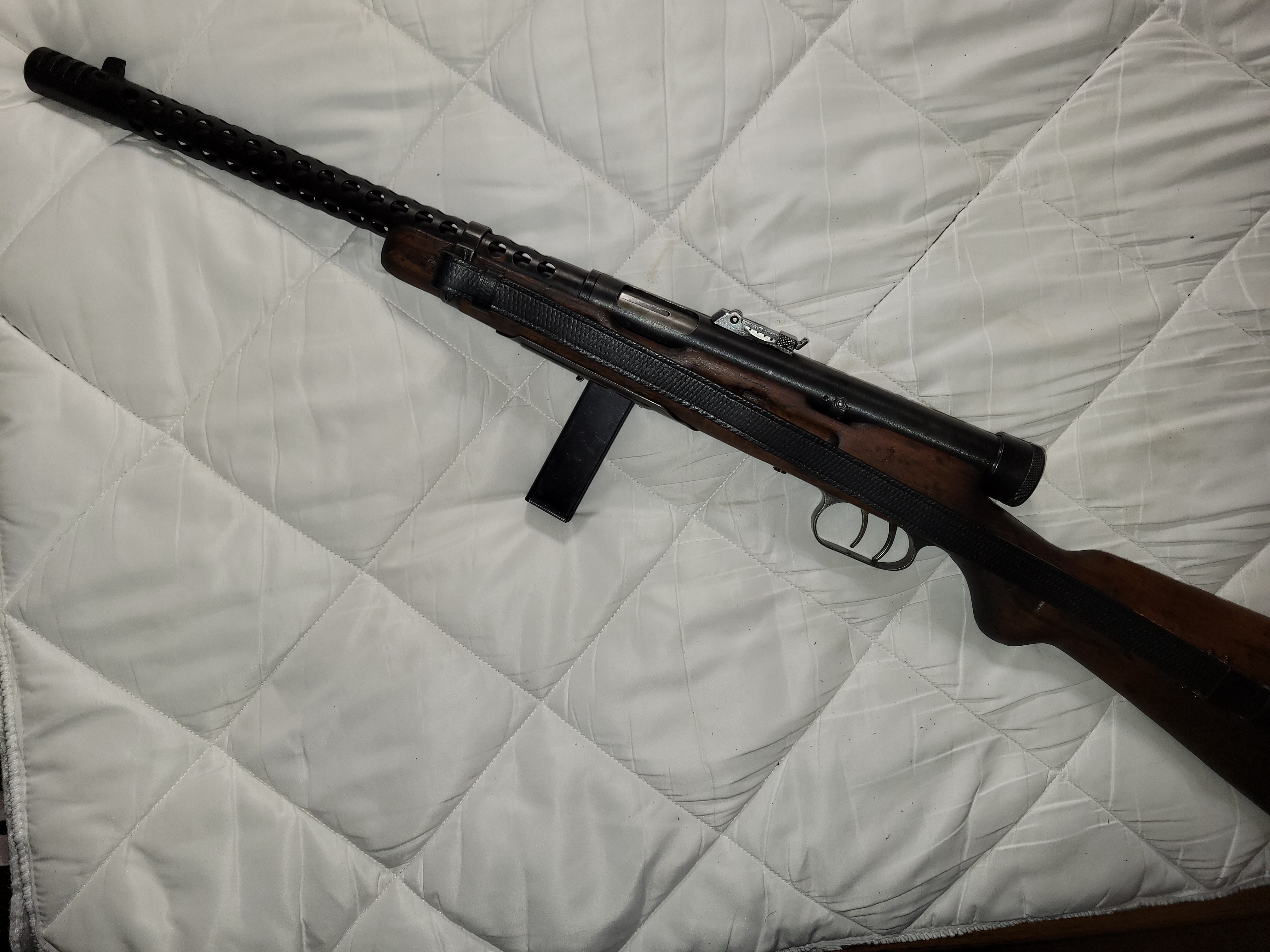 Historical Weapons Hub | Beretta M38 Submachine Gun
