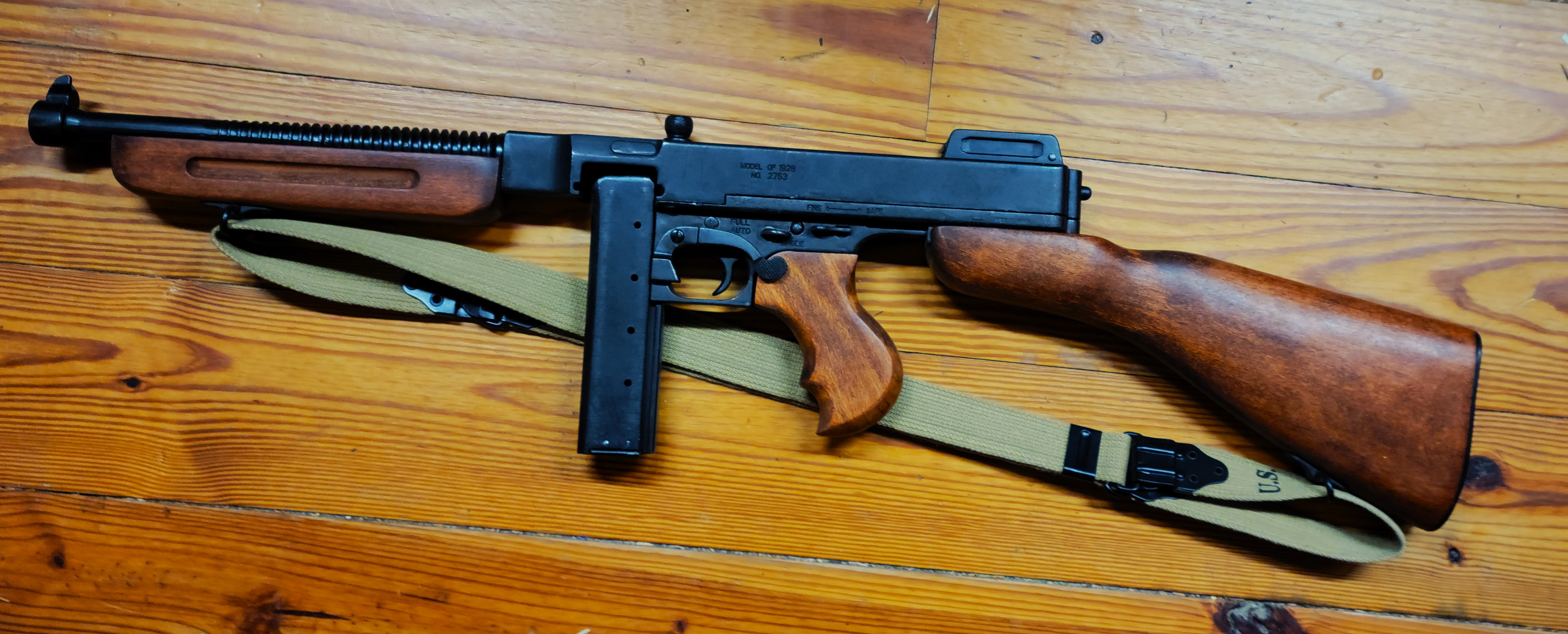 Historical Weapons Hub | Thompson 1928 Submachine Gun